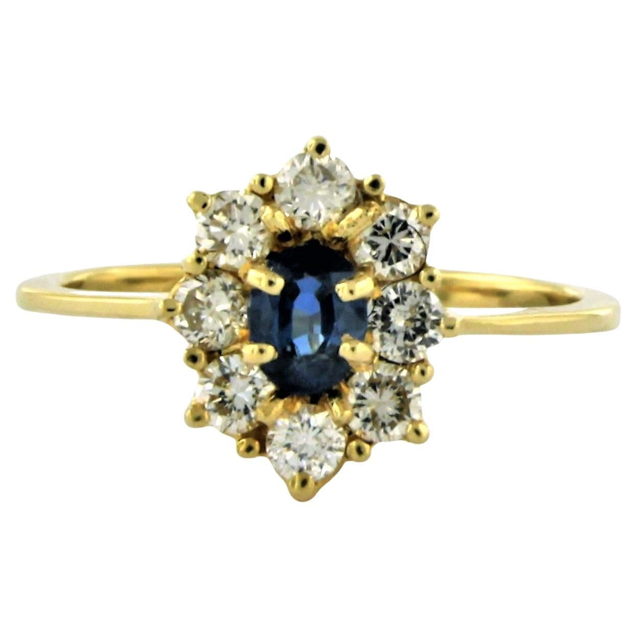 Sapphire and Diamond Flower Ring in 18K Yellow Gold For Sale at 1stDibs