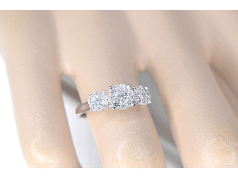 Ring with Three Chatons of Diamonds 0.75 Carat For Sale at 1stDibs