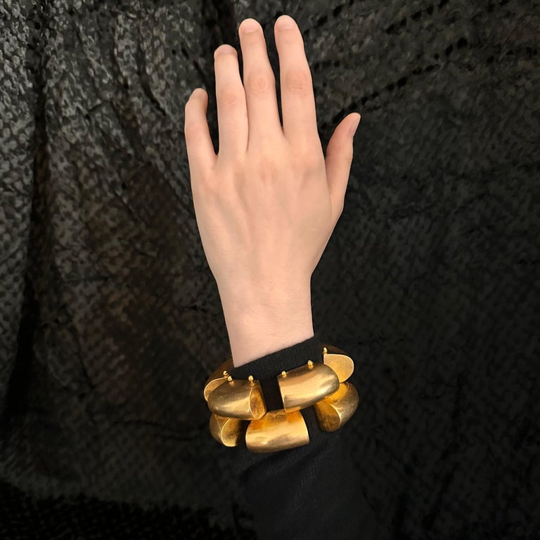 Robert Lee Morris Bold Gold 1x1 Tire Track Link Bracelet For Sale at ...