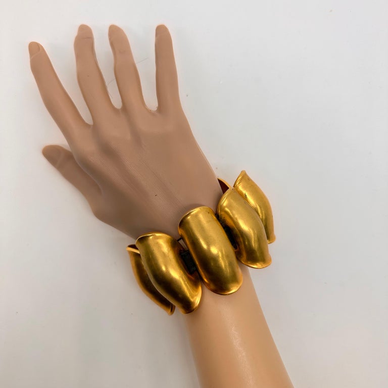 Robert Lee Morris Matte Gold Connoli Knuckle Bracelet For Sale at 1stDibs