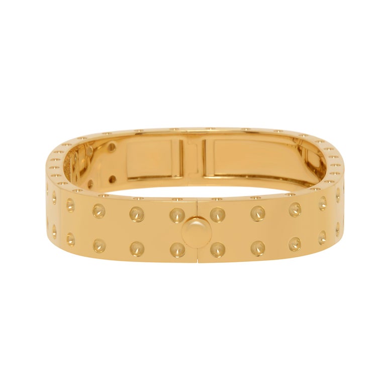Roberto Coin Pois Moi 18k Yellow Gold Bangle Bracelet For Sale at 1stDibs