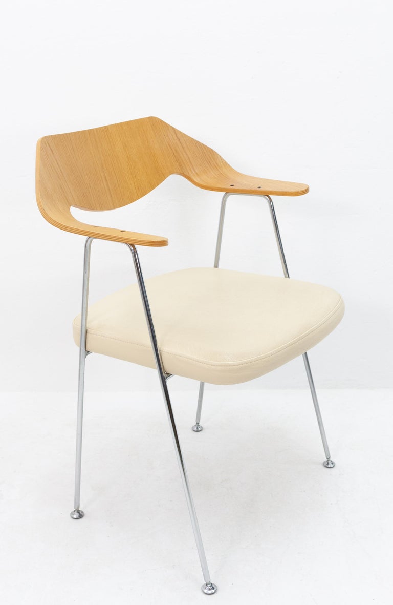 Robin Day 675 Chair at 1stDibs