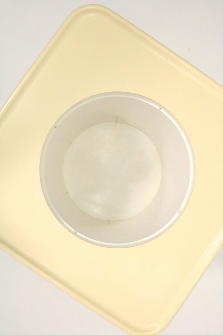 Robin Day Tote Table for Hille, 1972 For Sale at 1stDibs