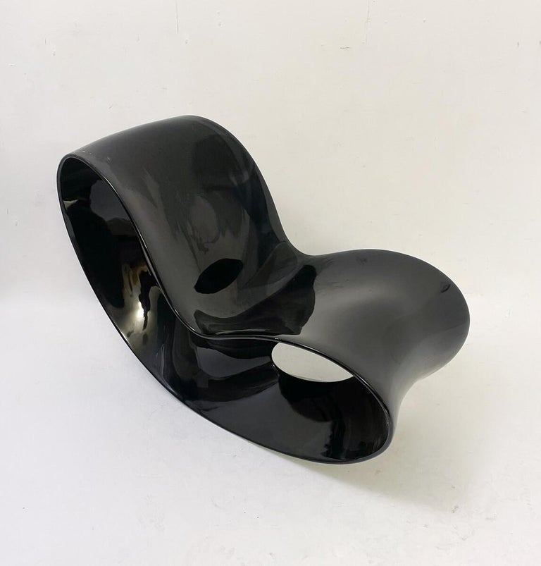 Mid Century Modern Rocking-chair "Voido" by Ron Arad in polyéthylène ...