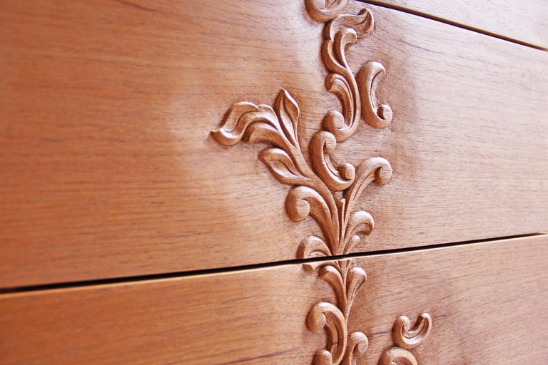 Rococó Dresser in Cedro Rosa carved wood - With artisans from Brazil ...