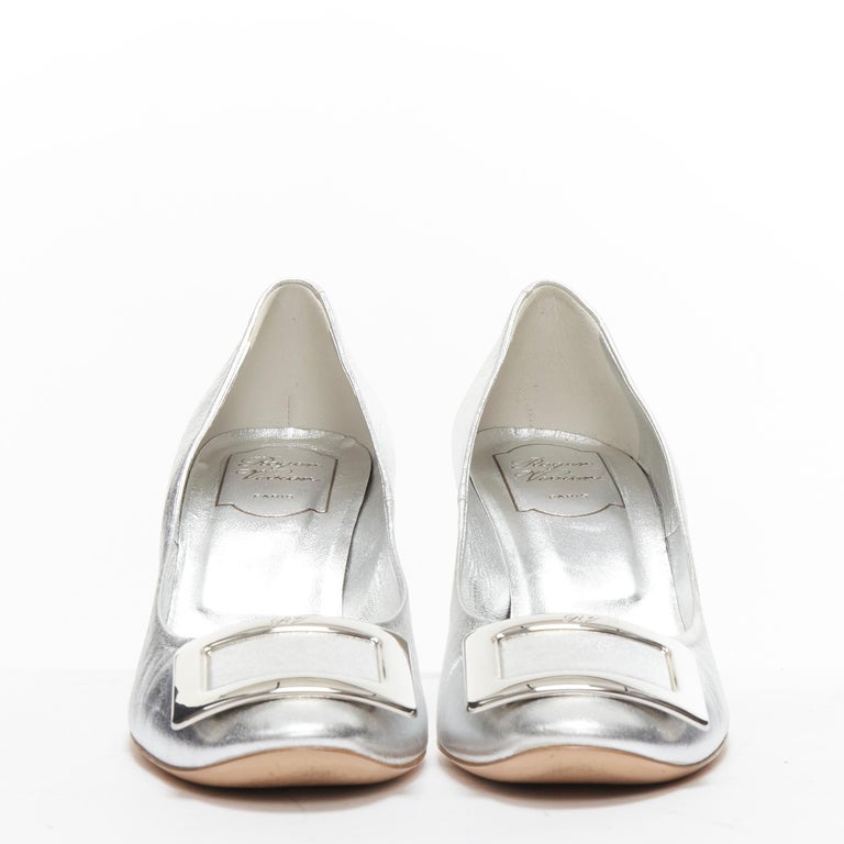 ROGER VIVIER Trompette RV logo square metal buckle silver leather pumps ...
