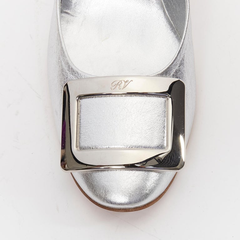ROGER VIVIER Trompette RV logo square metal buckle silver leather pumps ...