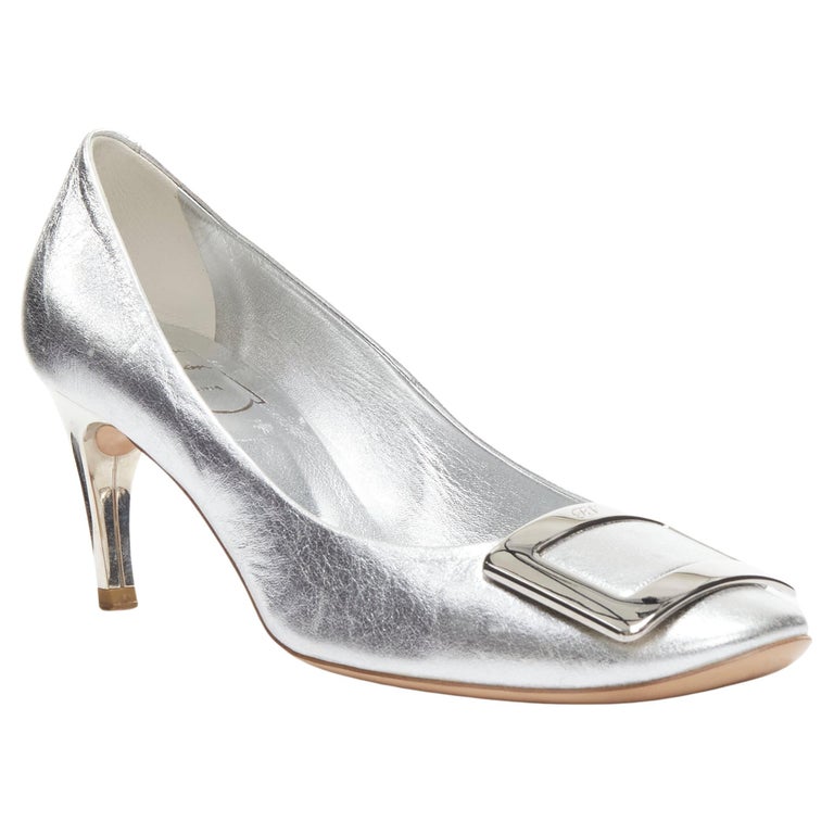 ROGER VIVIER Trompette RV logo square metal buckle silver leather pumps ...