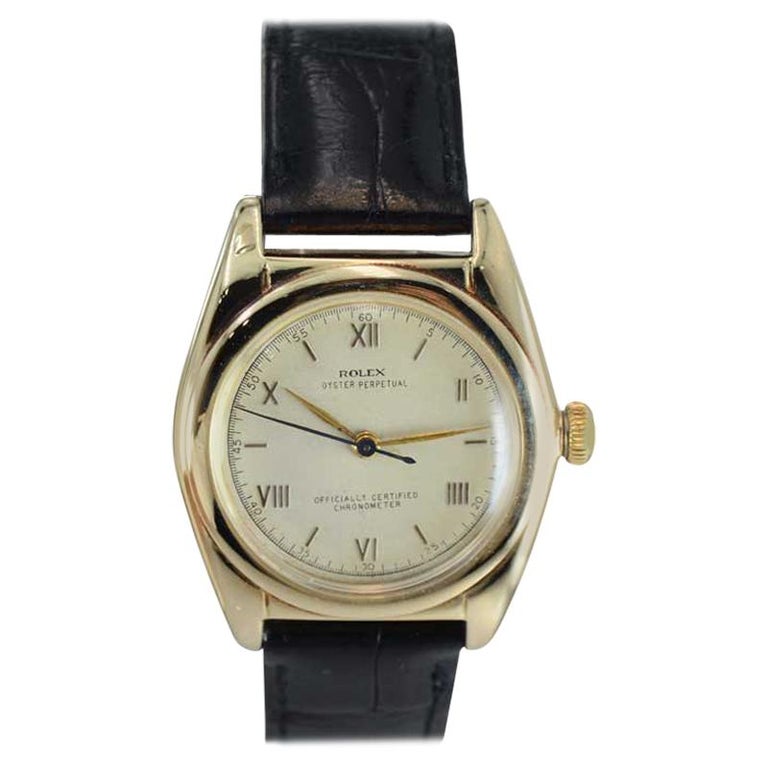 Rolex Montre à dos bullé en or jaune 14 carats, c. 1940 En vente sur ...