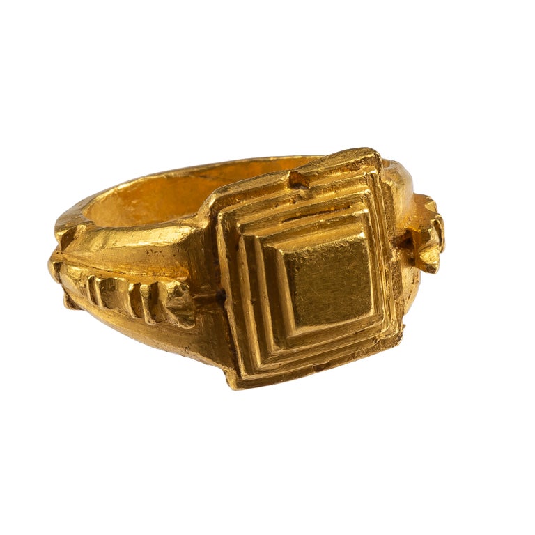 Roman Gold Ring with Stepped Bezel For Sale at 1stDibs