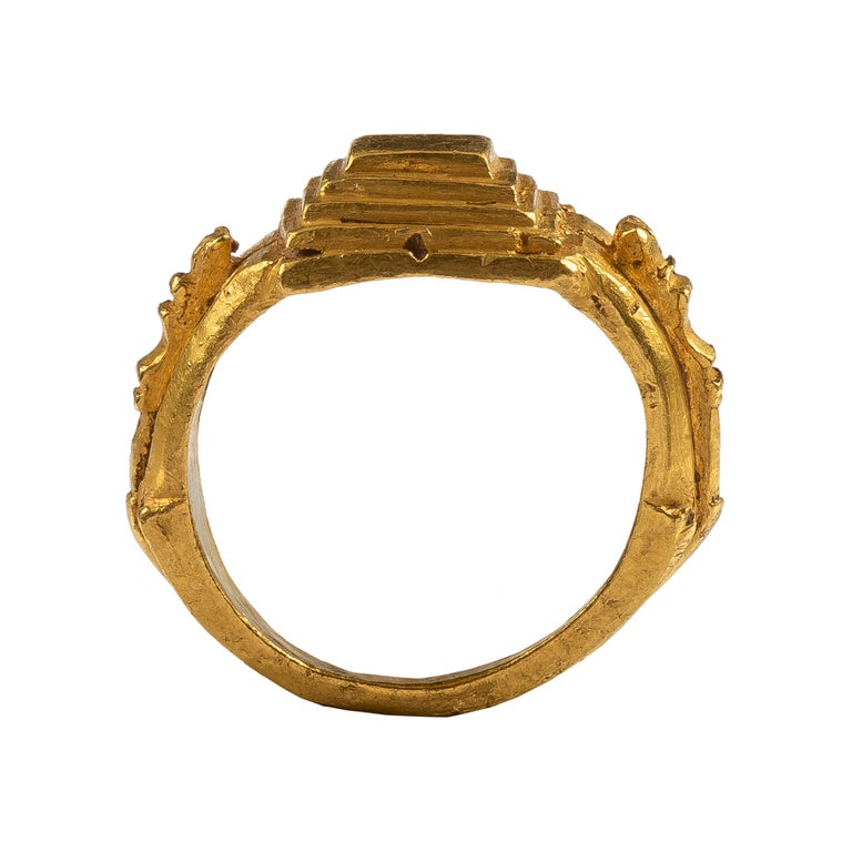 Roman Gold Ring with Stepped Bezel For Sale at 1stDibs