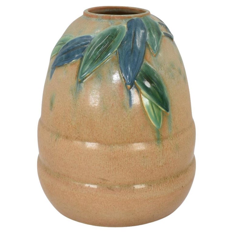 Roseville Futura 1928 Art Deco Pottery Tan Bee Hive Vase 406-8 For Sale ...