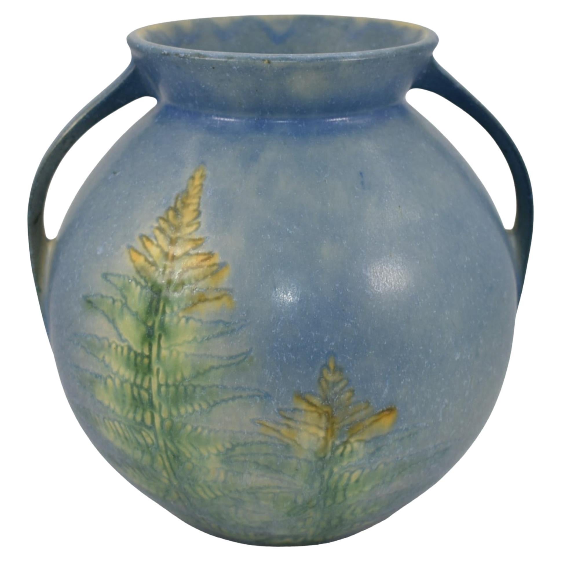 Roseville Bleu Windsor 1931 Vintage Arts And Crafts Pottery Ceramic Vase 551-7 En vente sur 1stDibs