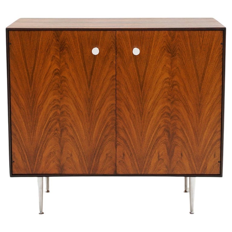 Magnifique meuble de rangement en bois de rose à bord fin de George ...