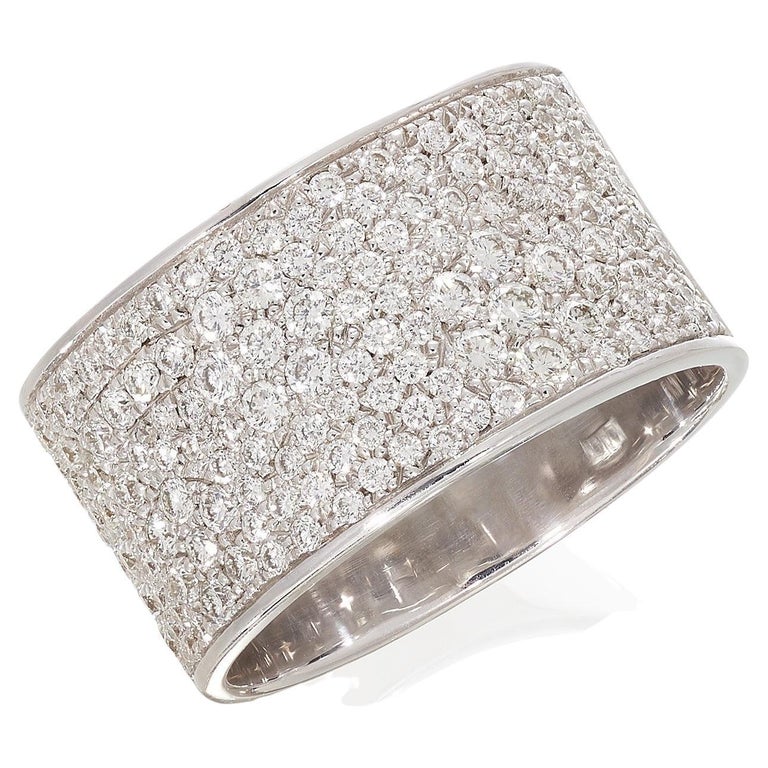 Contemporary Diamond Band Ring Set in White Gold For Sale at 1stDibs