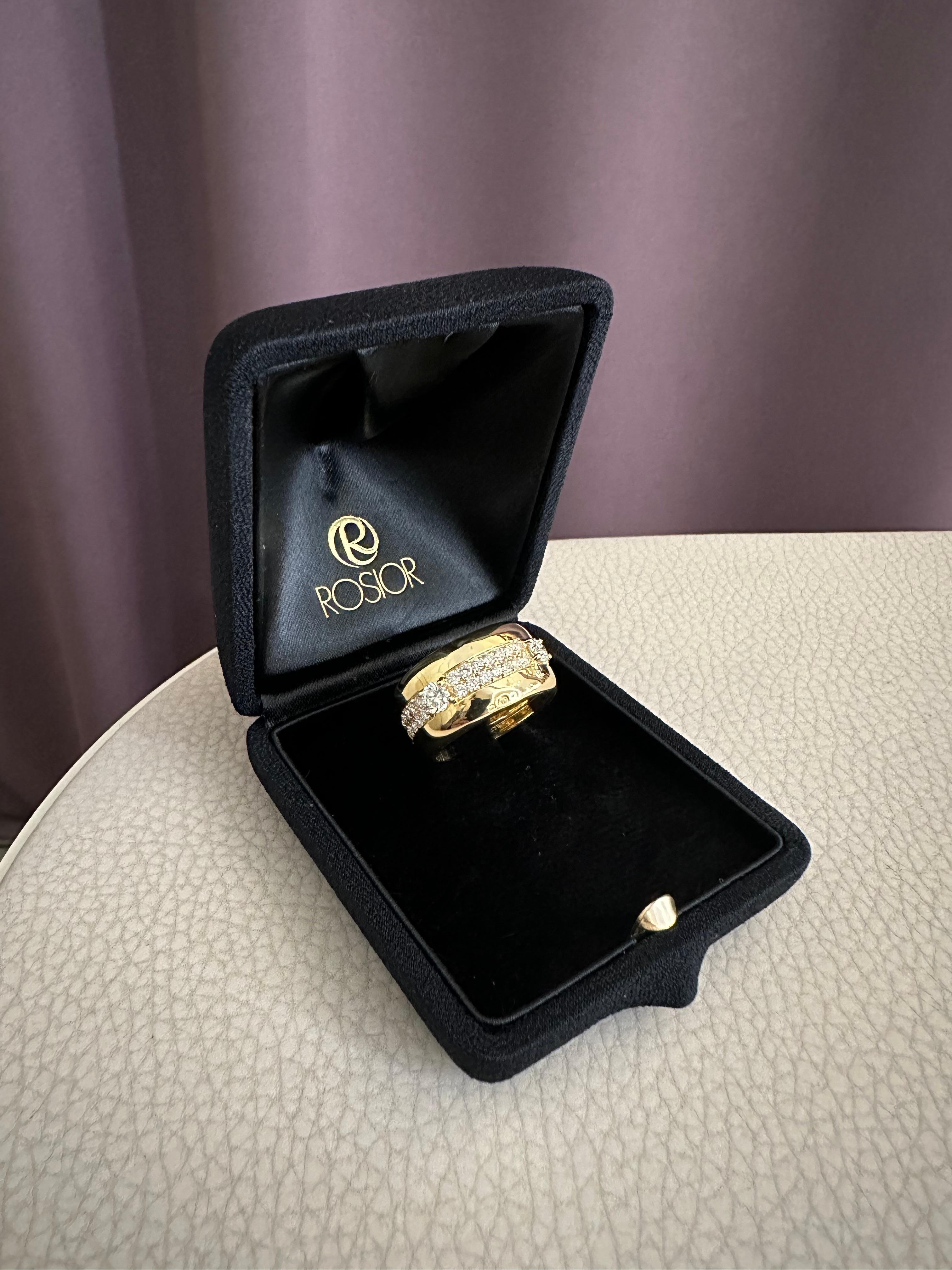 Contemporary Diamond Cocktail Ring set in Yellow Gold For Sale at 1stDibs