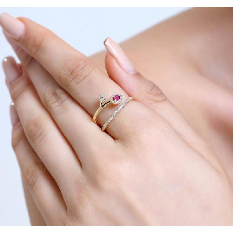 0.33ct Ruby And Diamond Flower Ring For Sale at 1stDibs