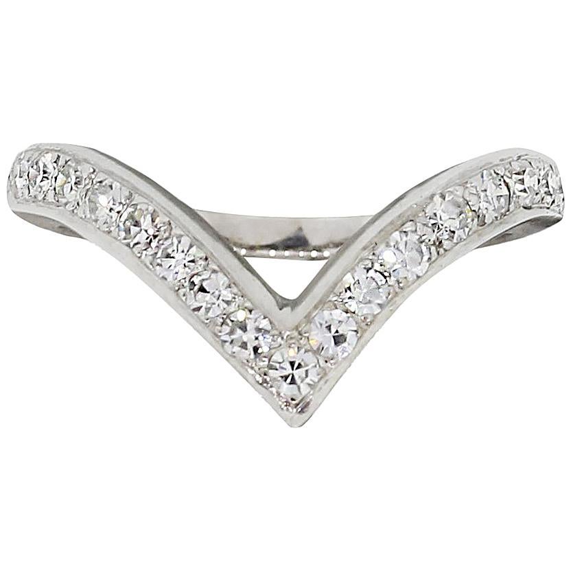 Round Brilliant Diamond “V” Band For Sale at 1stDibs