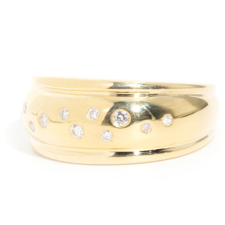 Round Brilliant Diamond Vintage Hammer Set Band Ring in 18 Carat Yellow ...