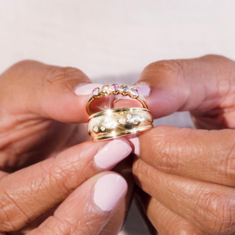 Round Brilliant Diamond Vintage Hammer Set Band Ring in 18 Carat Yellow ...