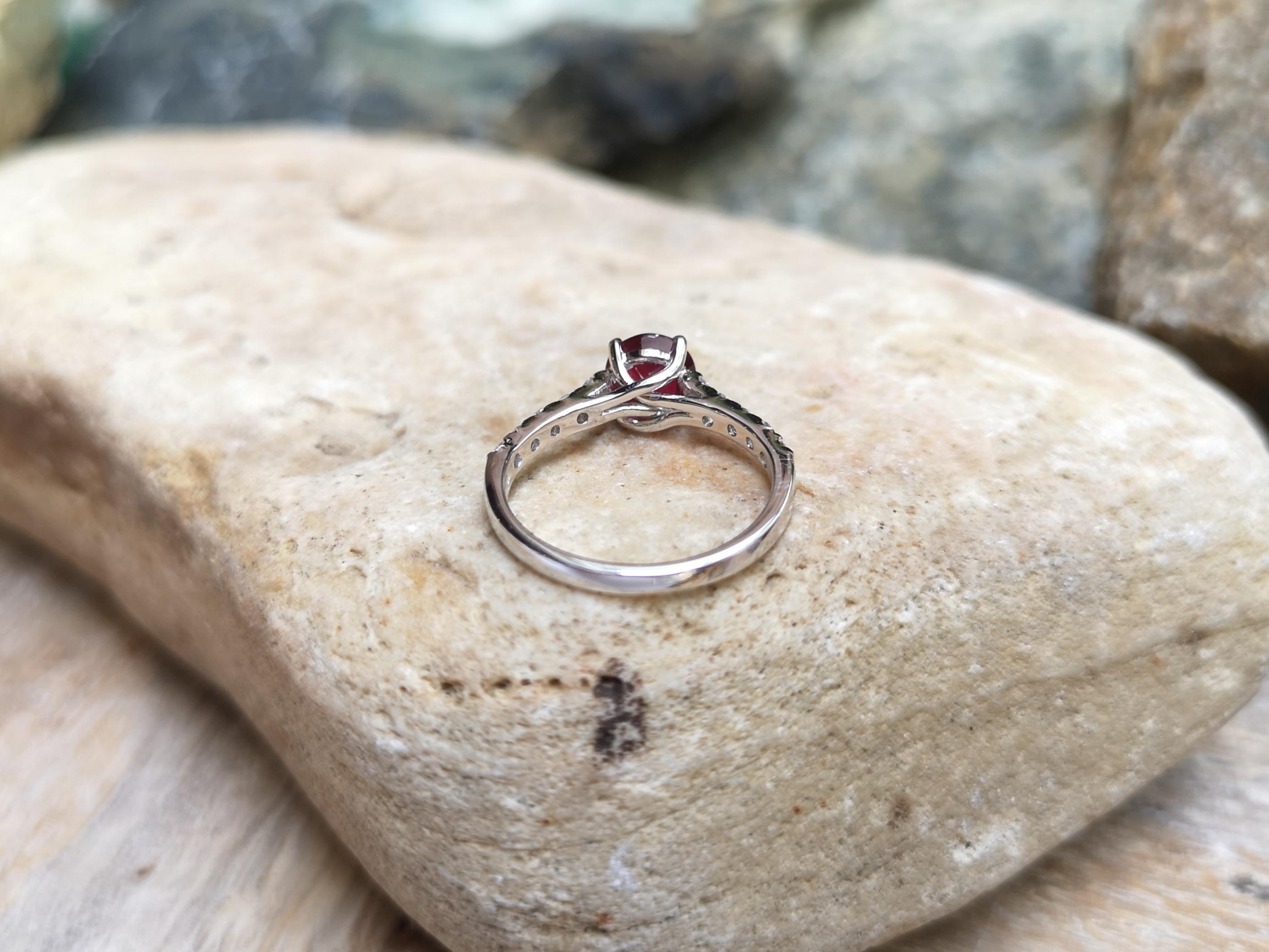 Round-cut ruby with Diamond Ring Set in 18 Karat White Gold Settings ...