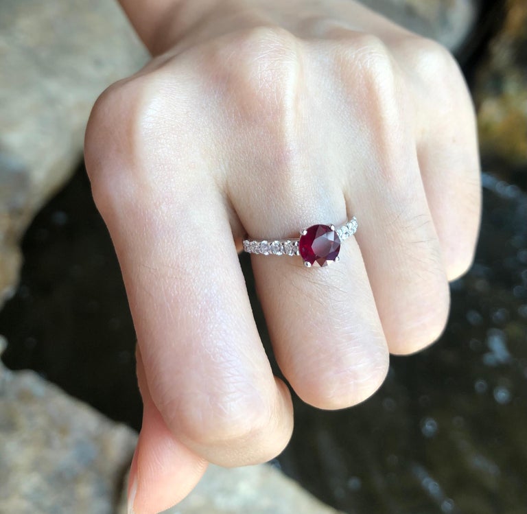 Round-cut ruby with Diamond Ring Set in 18 Karat White Gold Settings ...