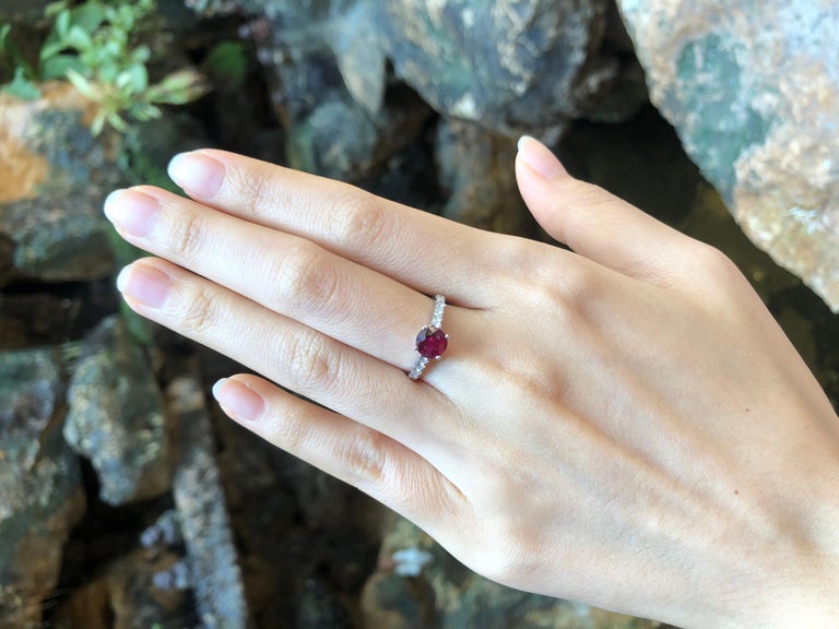 Round-cut ruby with Diamond Ring Set in 18 Karat White Gold Settings ...