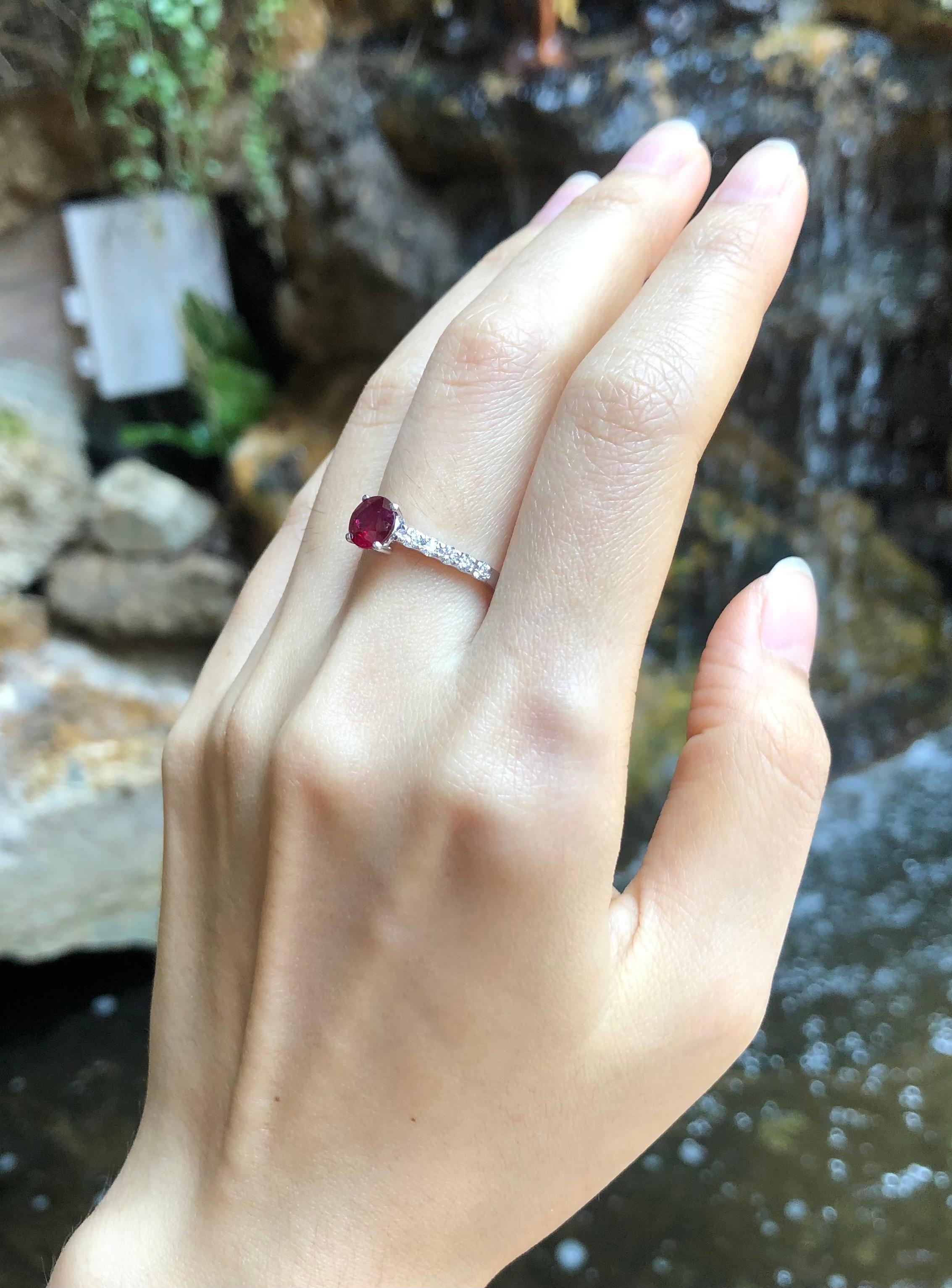 Round-cut ruby with Diamond Ring Set in 18 Karat White Gold Settings ...