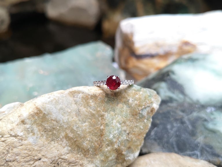 Round-cut ruby with Diamond Ring Set in 18 Karat White Gold Settings ...