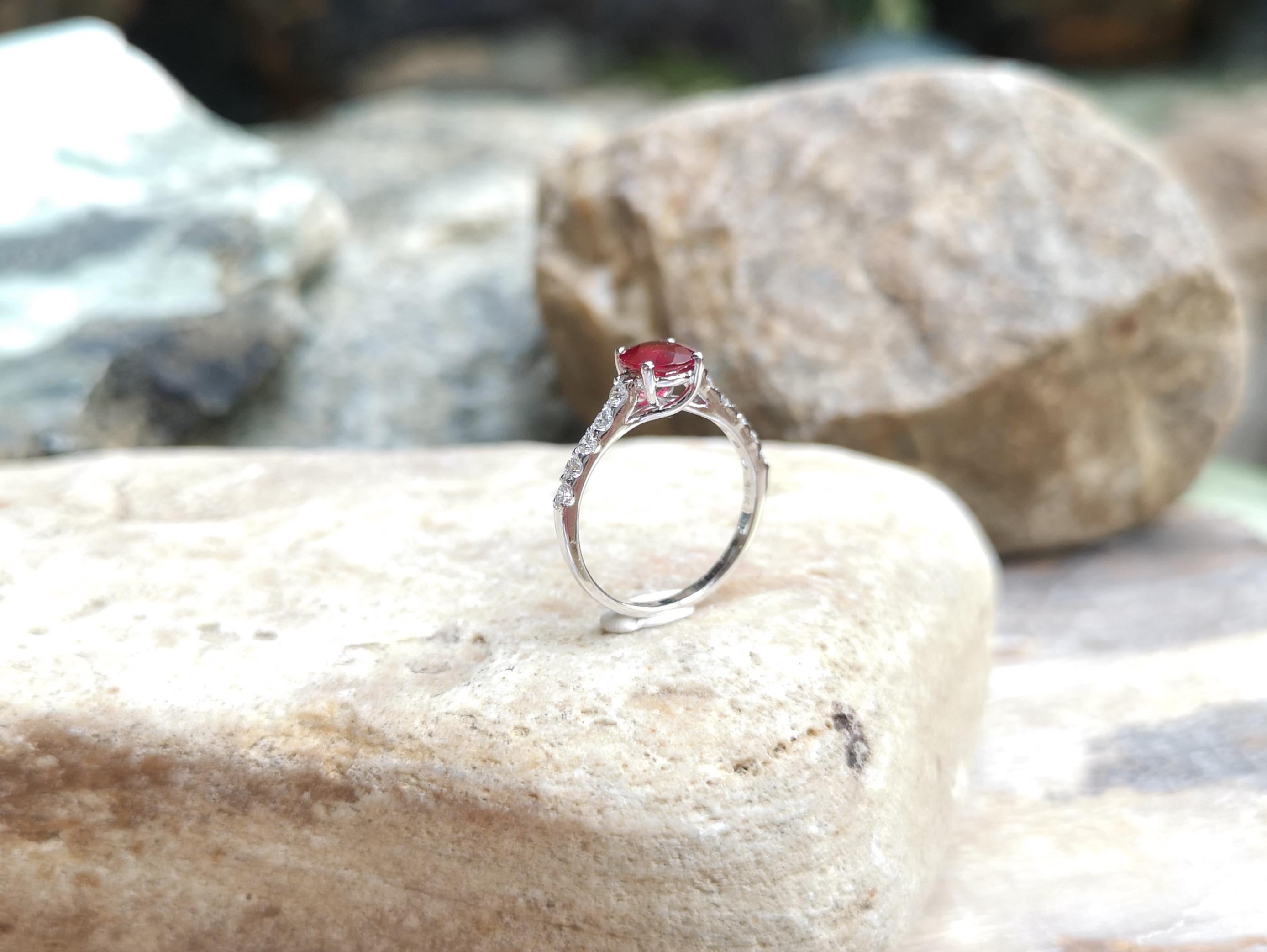 Round-cut ruby with Diamond Ring Set in 18 Karat White Gold Settings ...