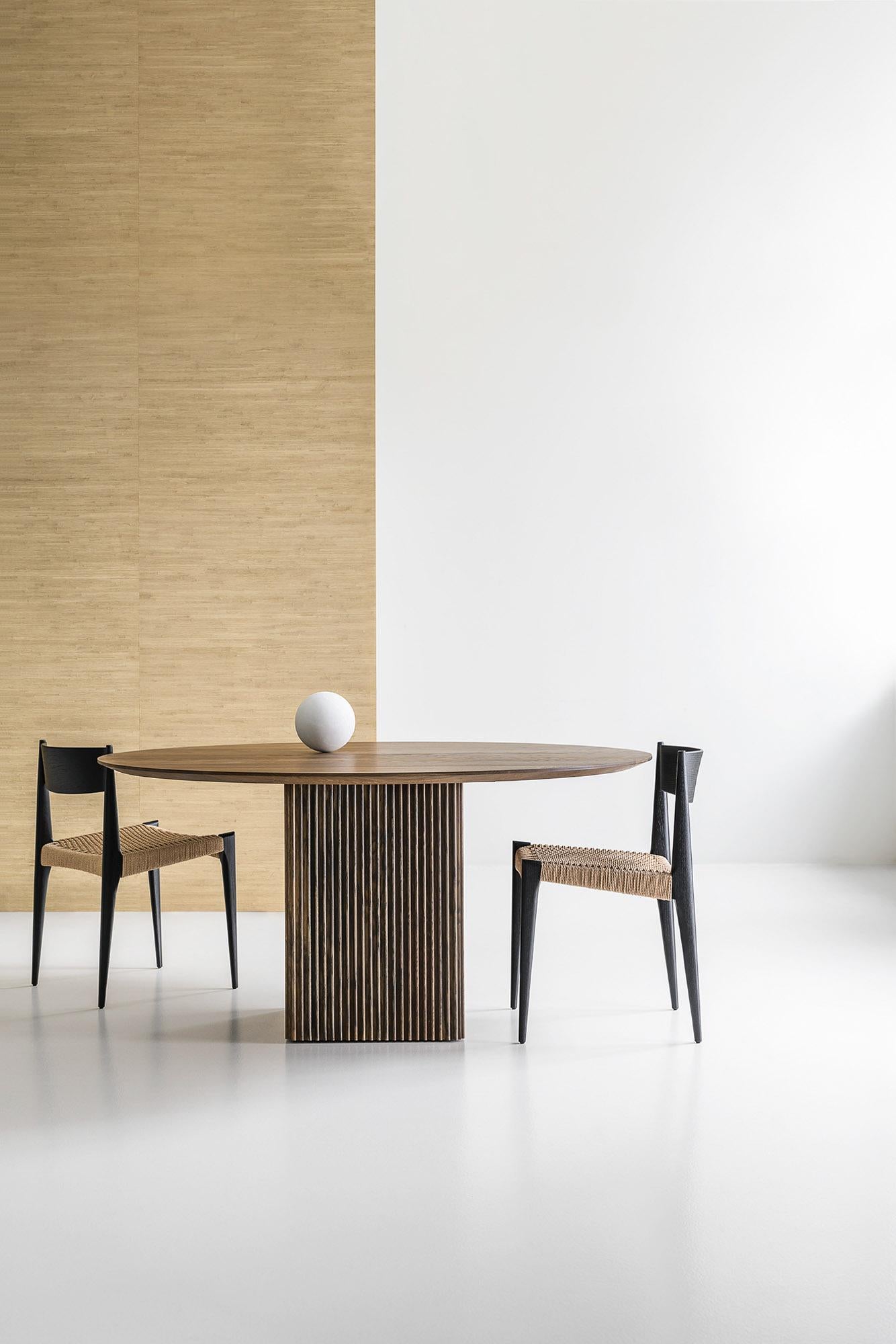 Round Dining Table TEN 160, Walnut + 3 Extensions For Sale at 1stDibs