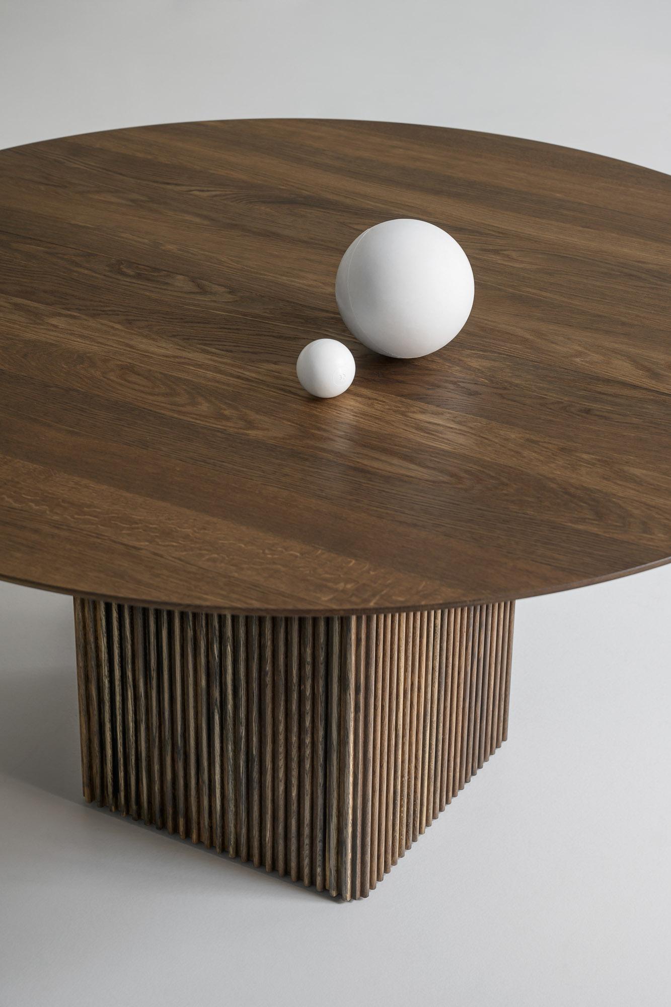 Round Dining Table TEN 160, Walnut + 3 Extensions For Sale at 1stDibs