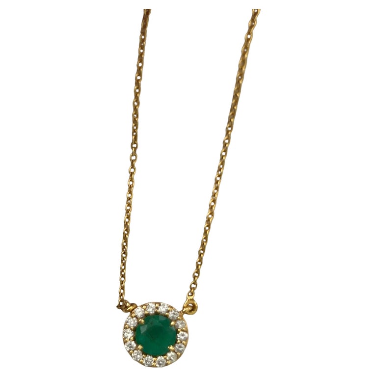 Round Emerald Pendant Necklace 18K For Sale at 1stDibs