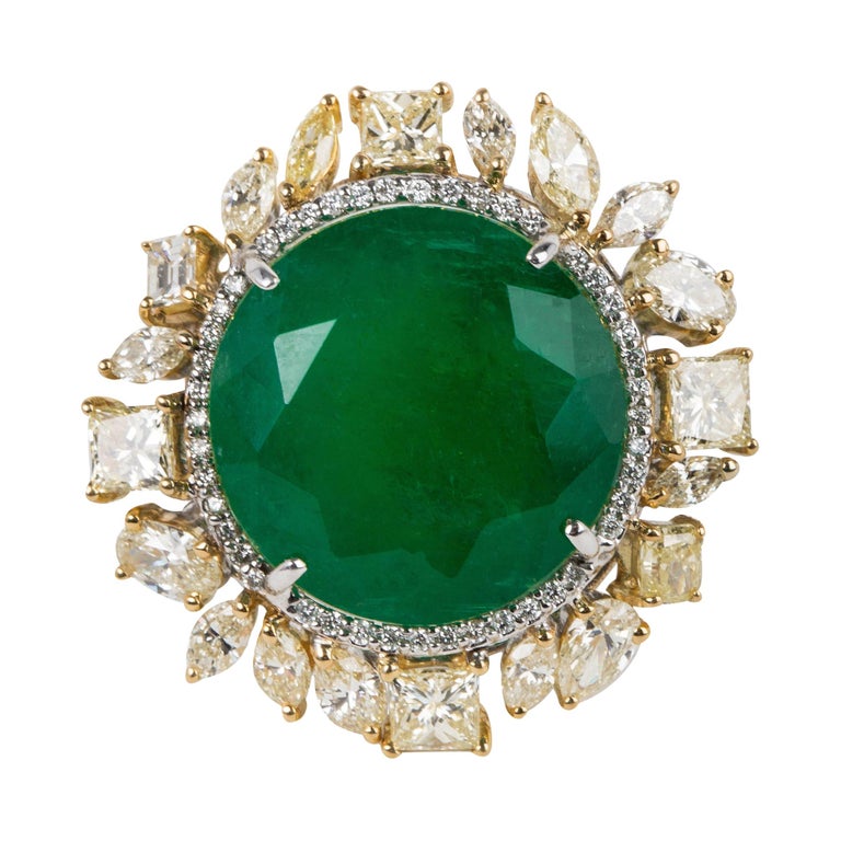 Round Emerald Ring with Diamonds For Sale at 1stDibs