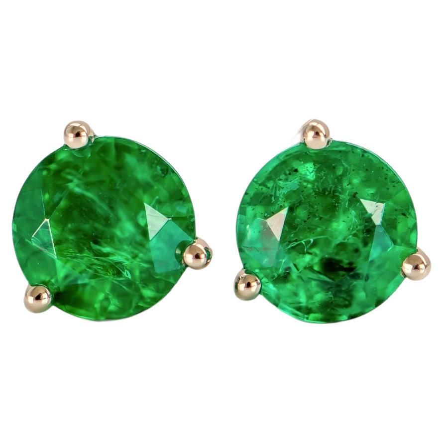 Round Green Emerald Stud Earrings in 18k Yellow Gold For Sale at 1stDibs