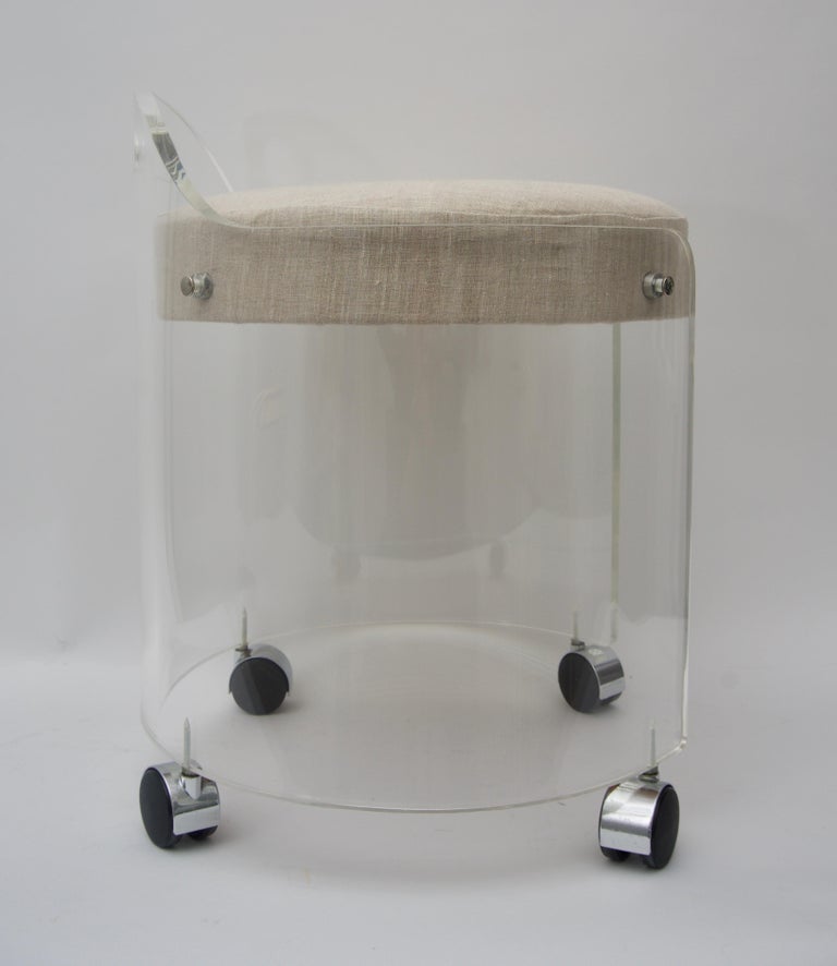Round Lucite Vanity Chair at 1stDibs | round vanity with chair, clear ...