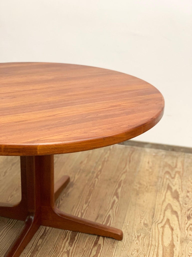 Round Mid-Century Modern Danish Dining Table in Teak, 1970s For Sale at ...