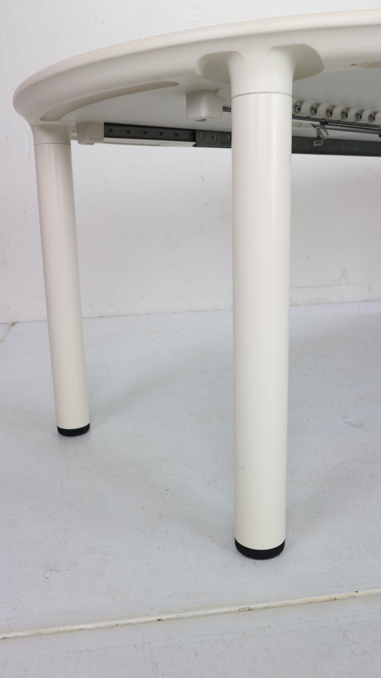 Round/ Oval Extendable Dinning Table #720 by Dieter Rams for Vitsoe ...