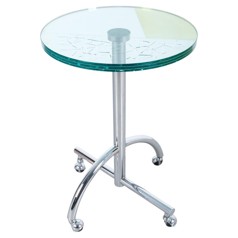 Table Memphis de Shiro Kuramata, table à roulettes chromée en verre ...