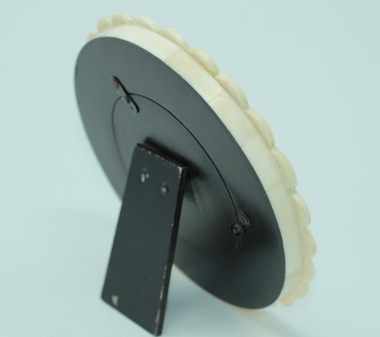 Round Scalloped Picture Frame in White Bone Inlaid For Sale at 1stDibs