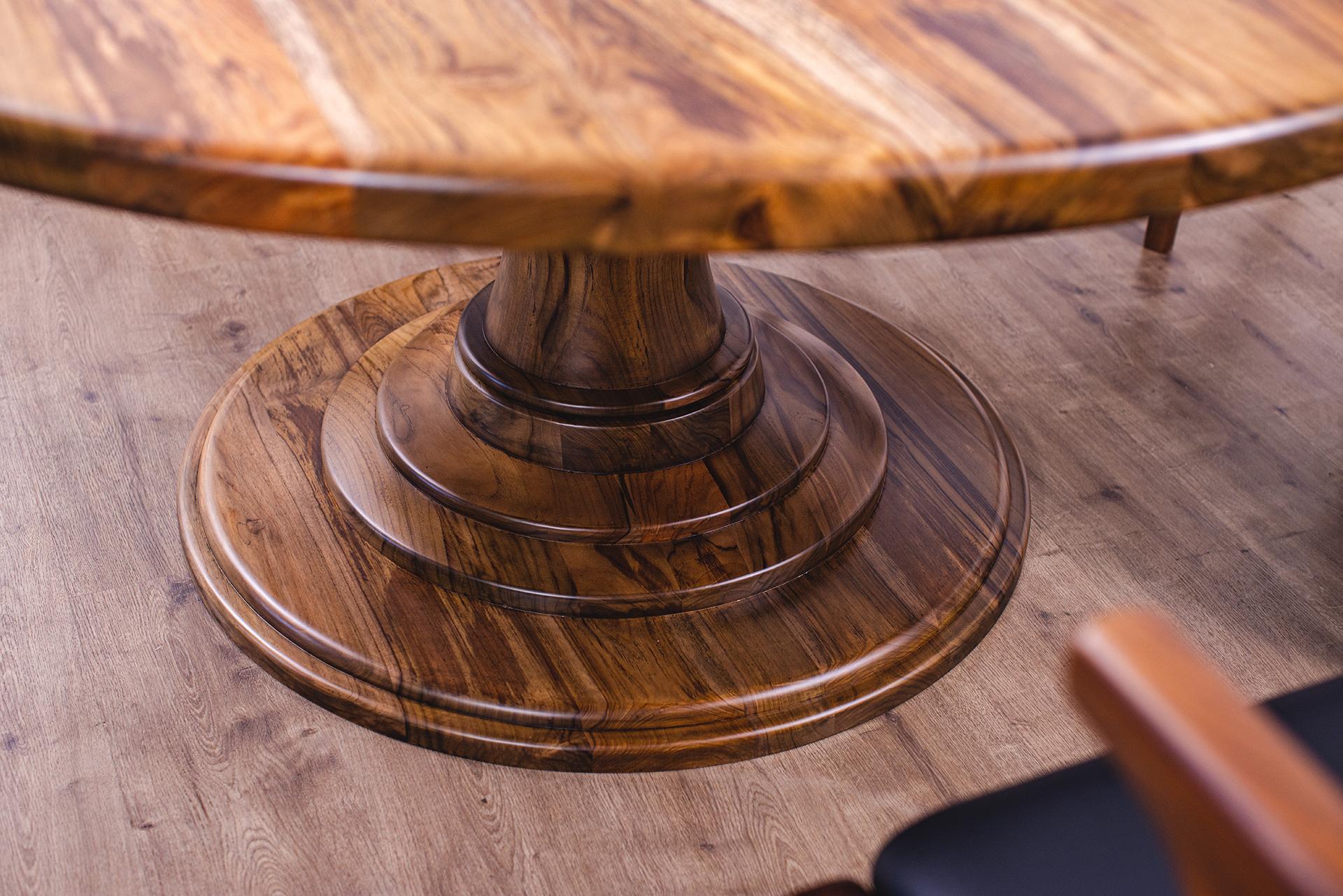 Round Solid Teak Pedestal Table in Smooth Autumn For Sale at 1stDibs