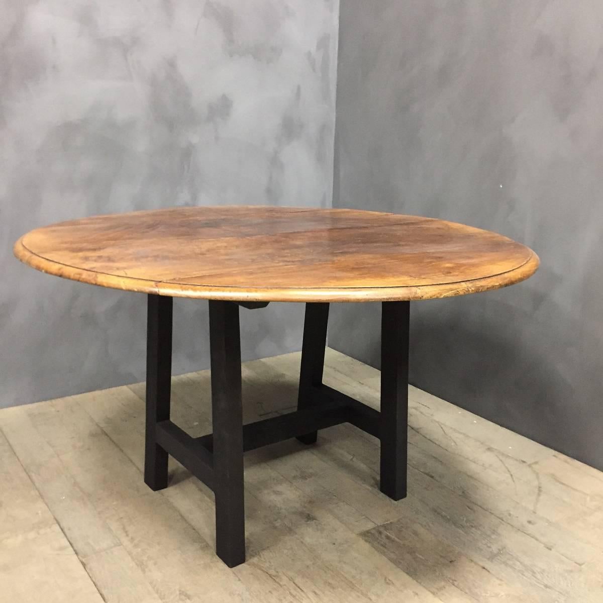 Round Table Elm Top For Sale at 1stDibs