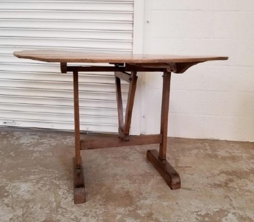 Round Tilt-Top Table, FR-0259-03 For Sale at 1stDibs