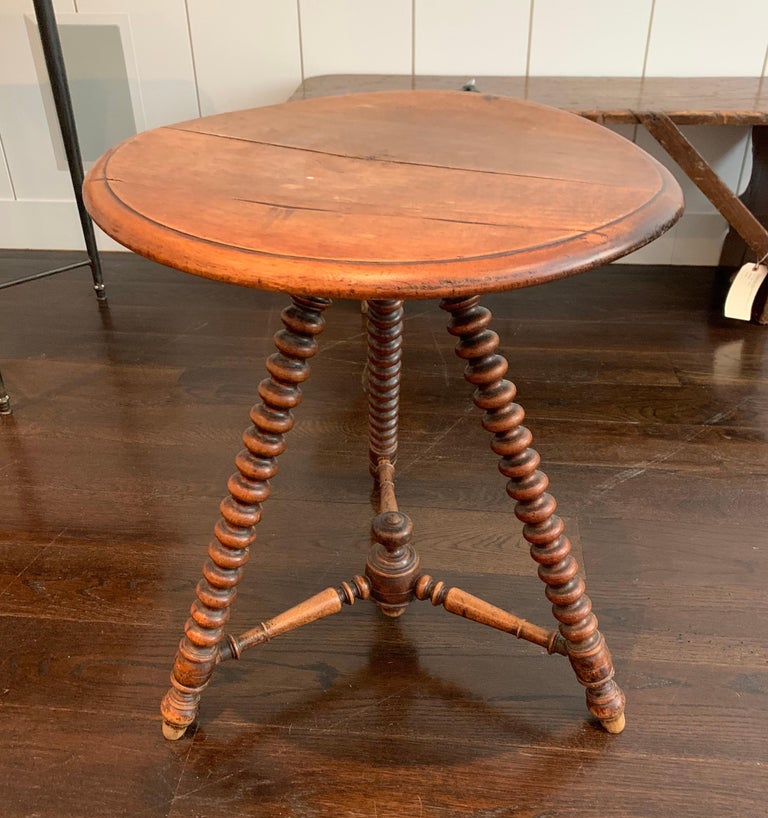 Round Turned Leg Table With Knotted Legs For Sale at 1stDibs