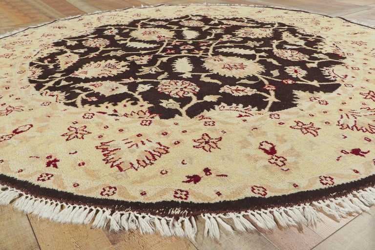 Round Vintage Indian Rug with Traditional Persian Style For Sale at 1stDibs