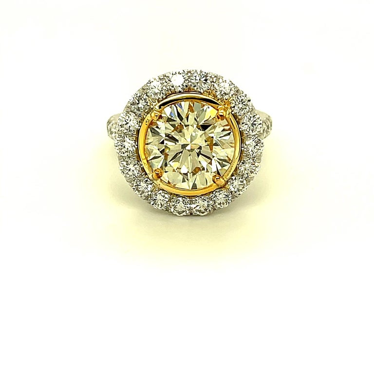 Round Yellow Diamond Ring 4.01 Carat, Set in Platinum/18 Karat Yellow ...