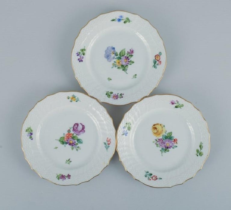 Royal Copenhagen Light Saxon Flower, Twelve Plates in Hand-Painted ...