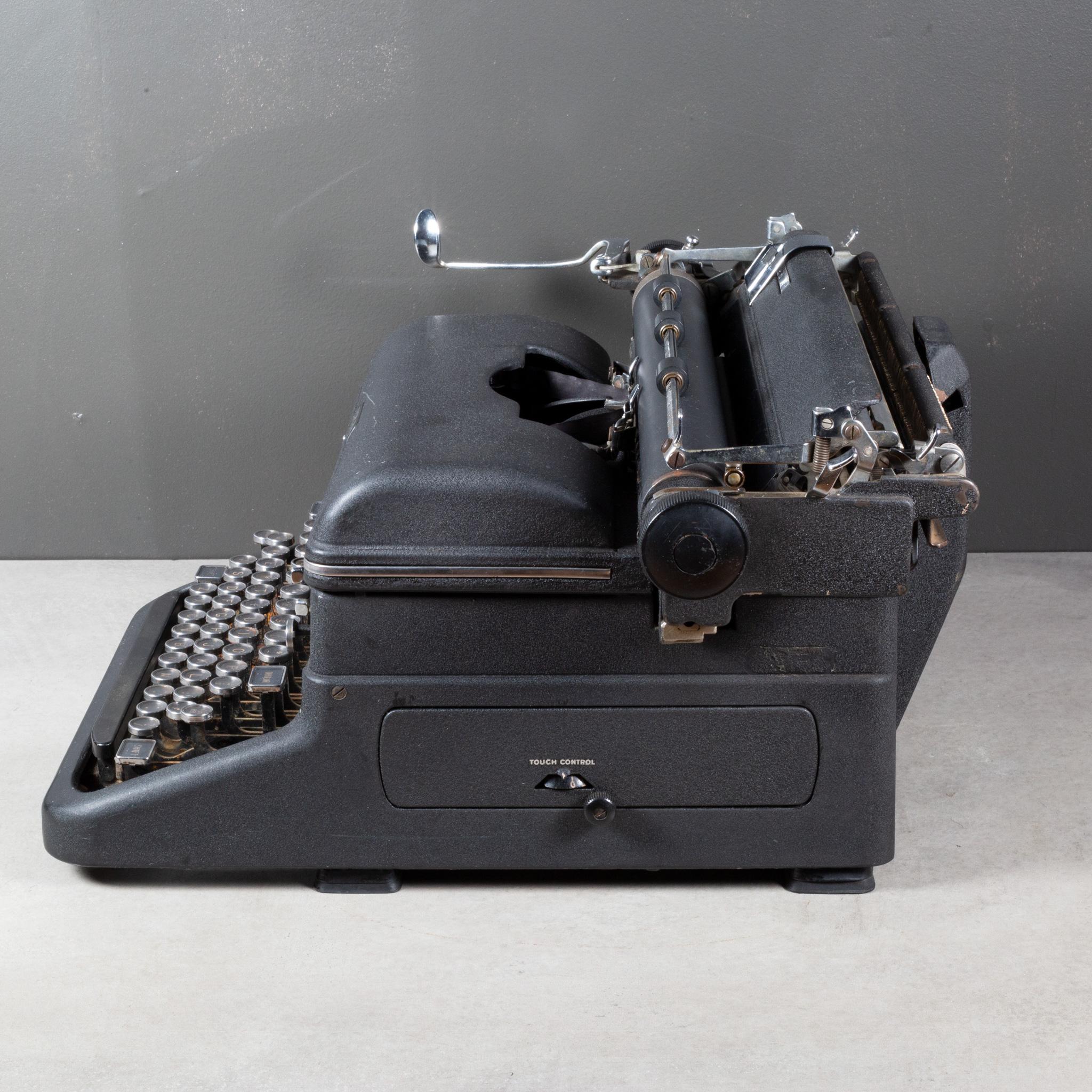 Royal KMM Standard Manual Typewriter c.1948 For Sale at 1stDibs