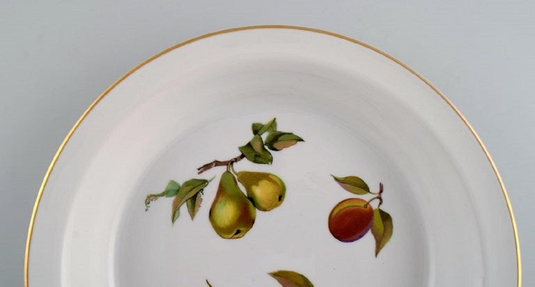 Royal Worcester, England. A pair of Evesham dishes / bowls in porcelain ...