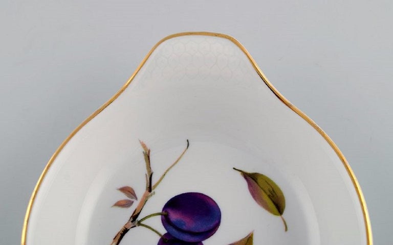 Royal Worcester, England. A pair of Evesham porcelain serving bowls ...